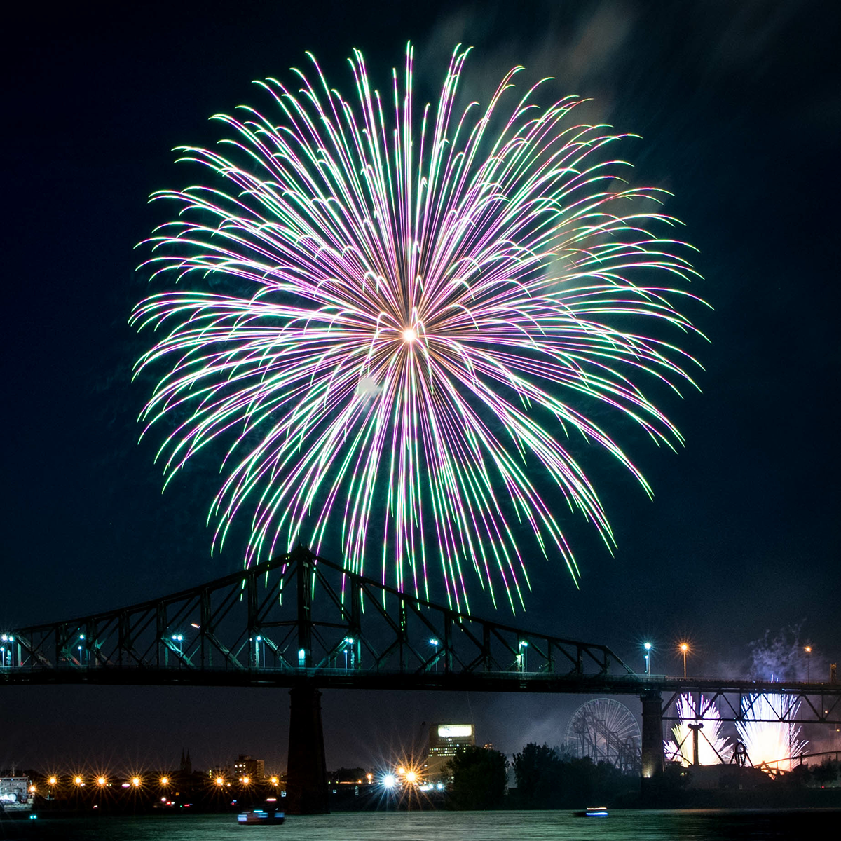 Red Carpet Dinner Cruise and Fireworks in Montreal | AML Cruises